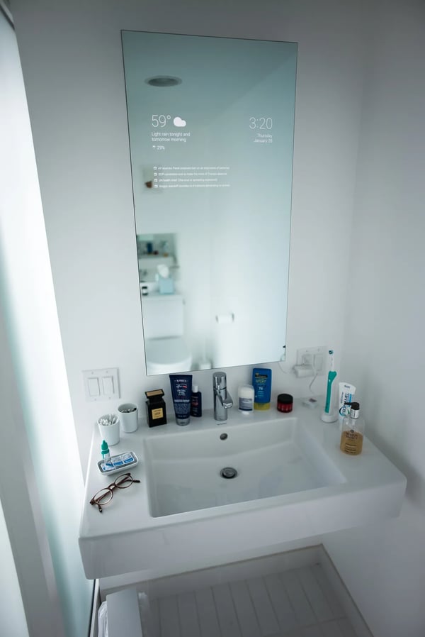How Smart Mirrors are Transforming In-Store Experiences