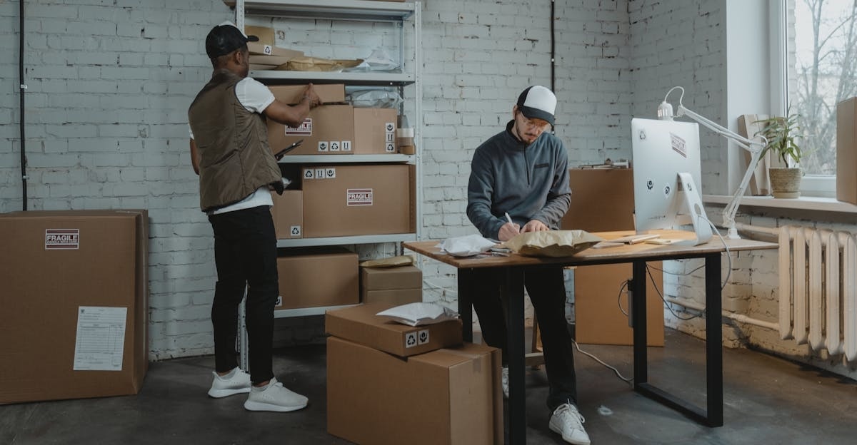 13 Order Management Challenges (& Expert Solutions) for 2026